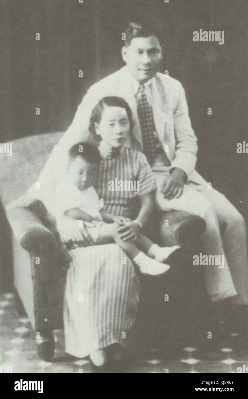 Liao Chong Zhen is captured with his wife and son, offering a rare ...