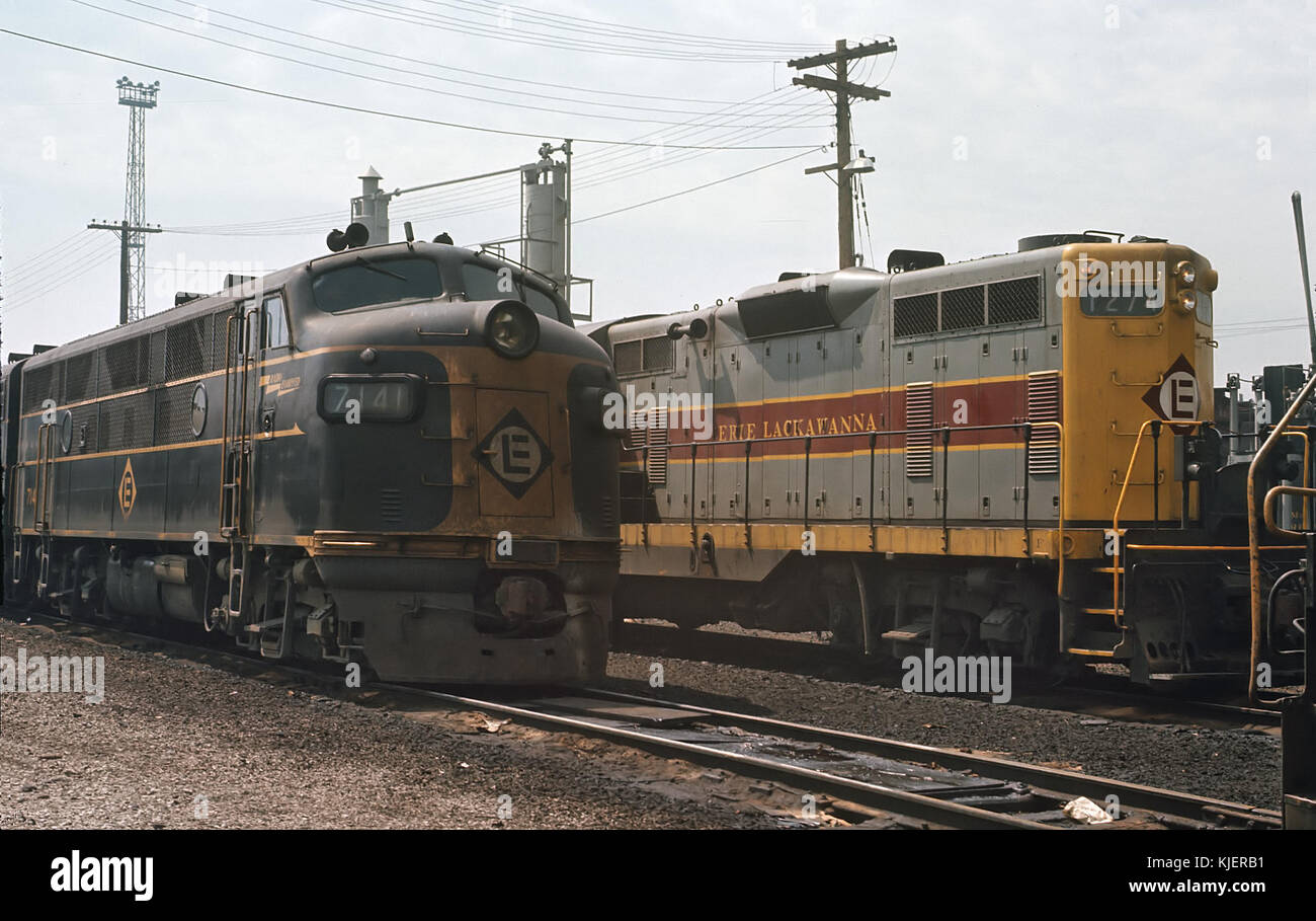 EL 7141 and 1274 (F3A and GP7) Normal and 51st, Chicago, IL April 24 ...