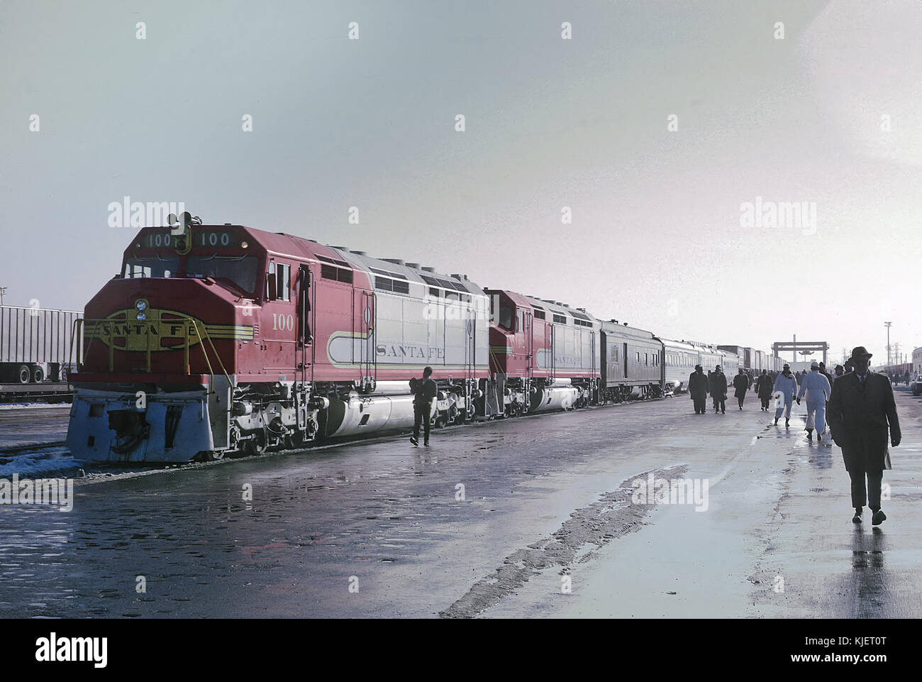 ATSF 100 and 102 FP45s with SUPER C in Corwith Yard, Chicago, IL before ...