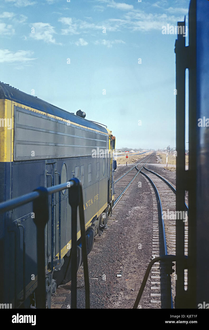 ATSF Passing F7s of northbound freight in Geep 2879 pulling train 26 ...