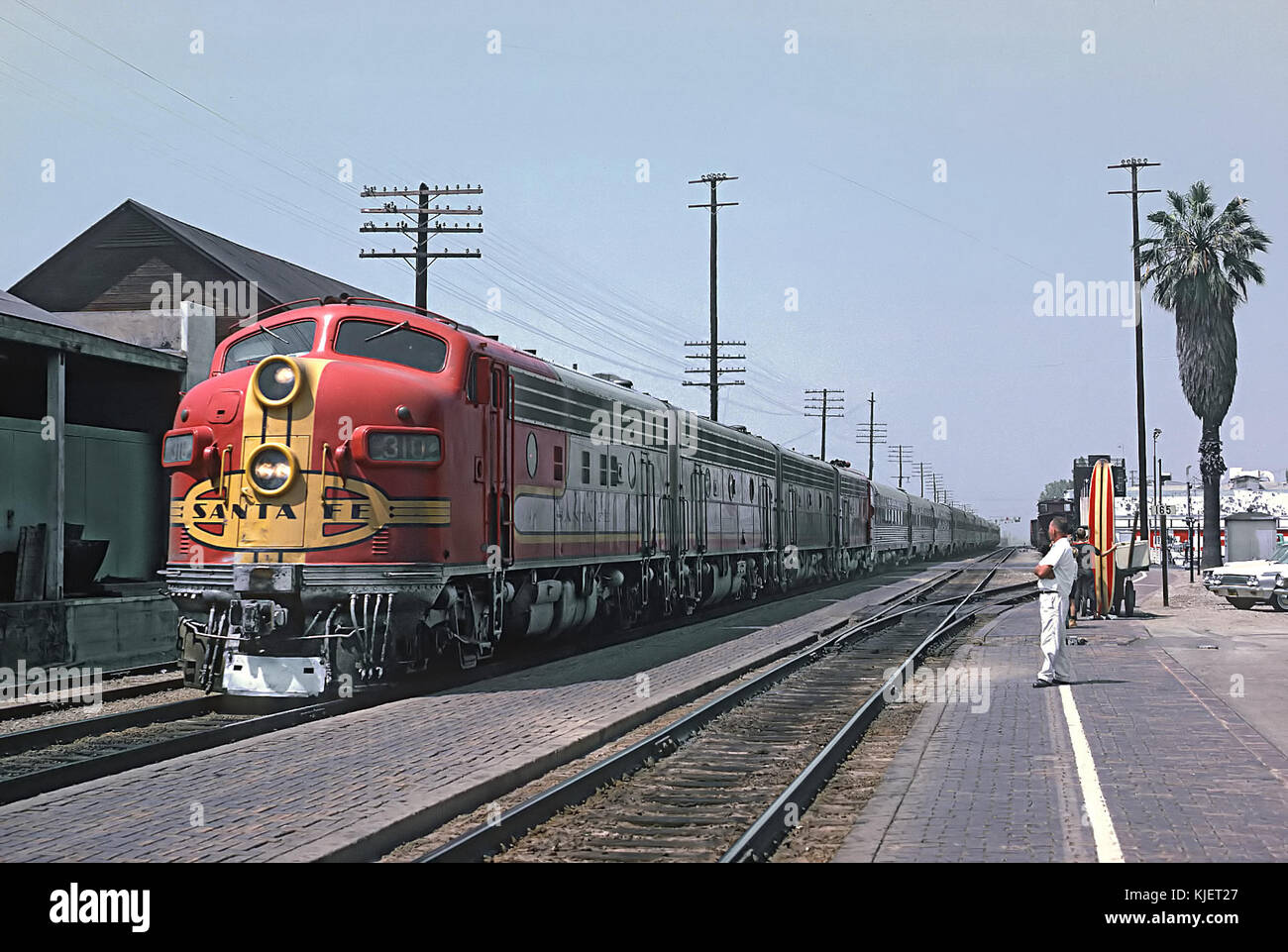 ATSF F7A 310L with Train 76, The San Diegan (consist of 4 F units, 11 ...