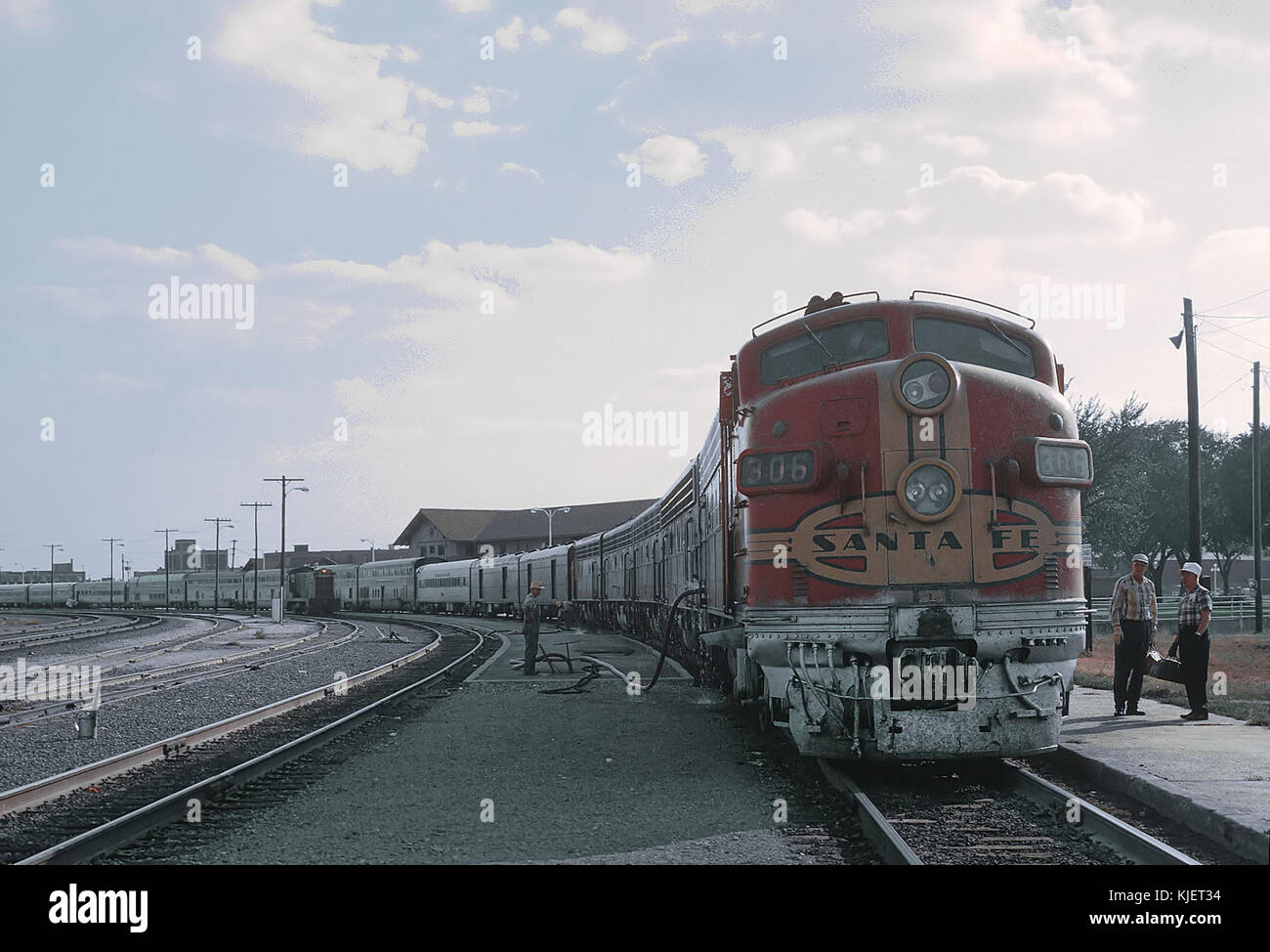 ATSF F7A 306L with Train 2, The San Francisco Chief at Amarillo, Texas ...