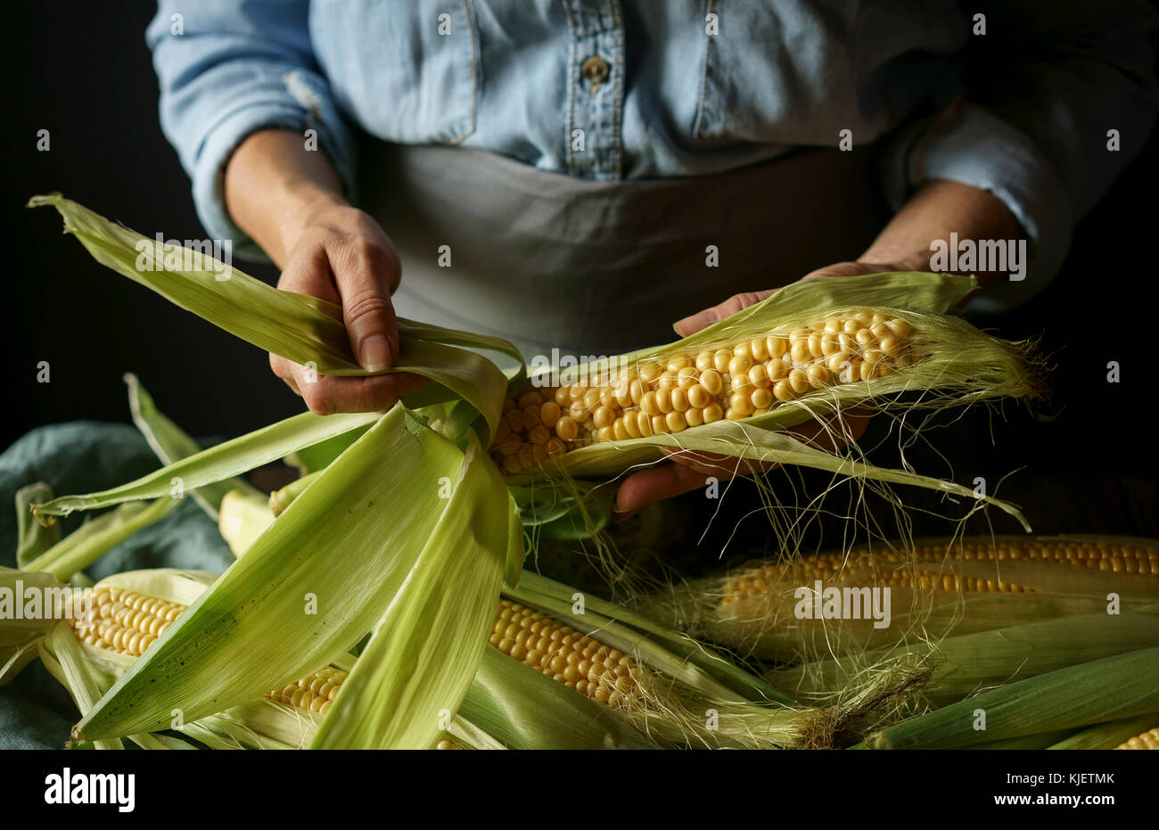 Close up of Caucasian woman shucking corn Stock Photo - Alamy