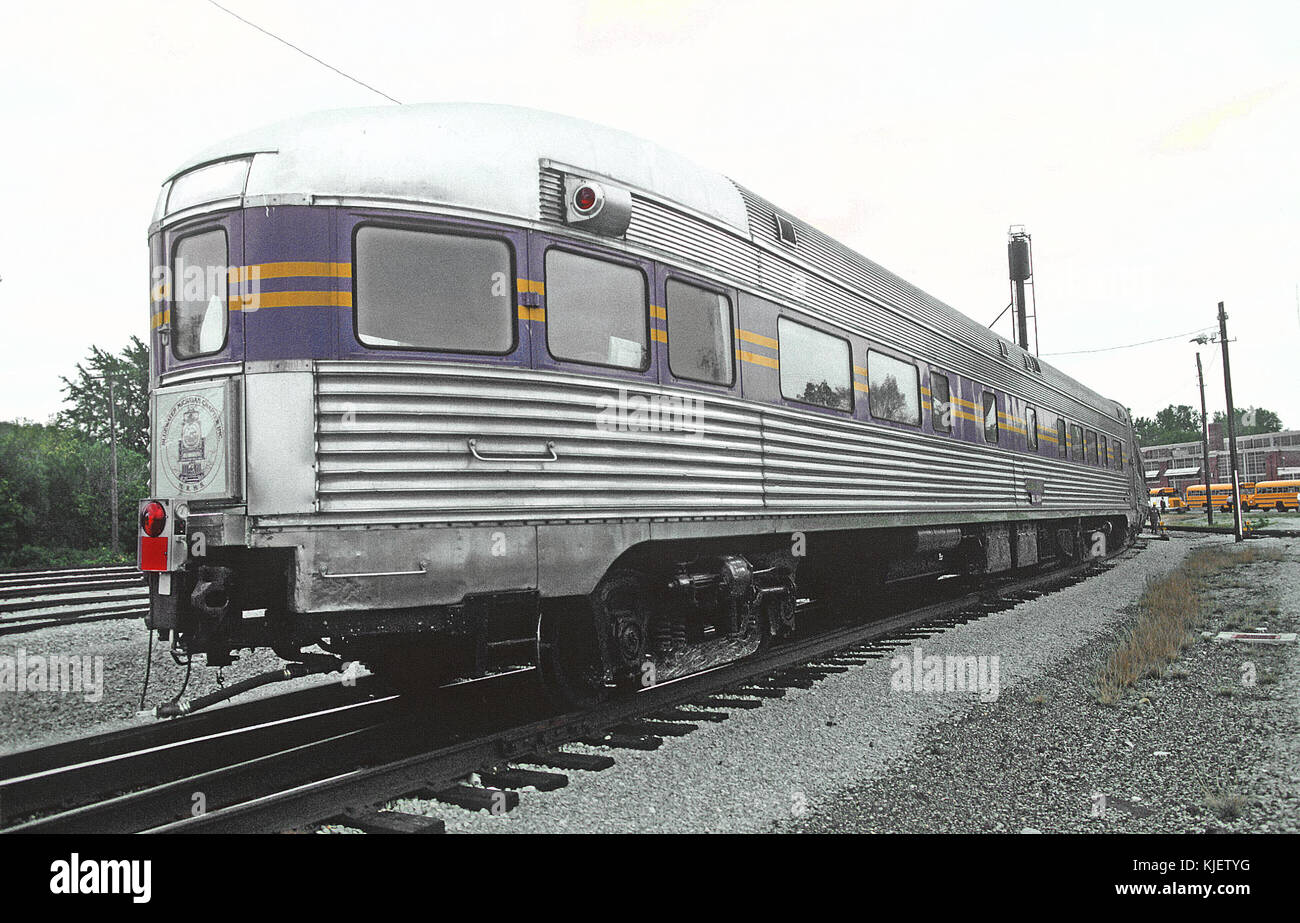 GT 5718 and 5712 Special on DT&I at Springfield, OH on October 1, 1988 ...