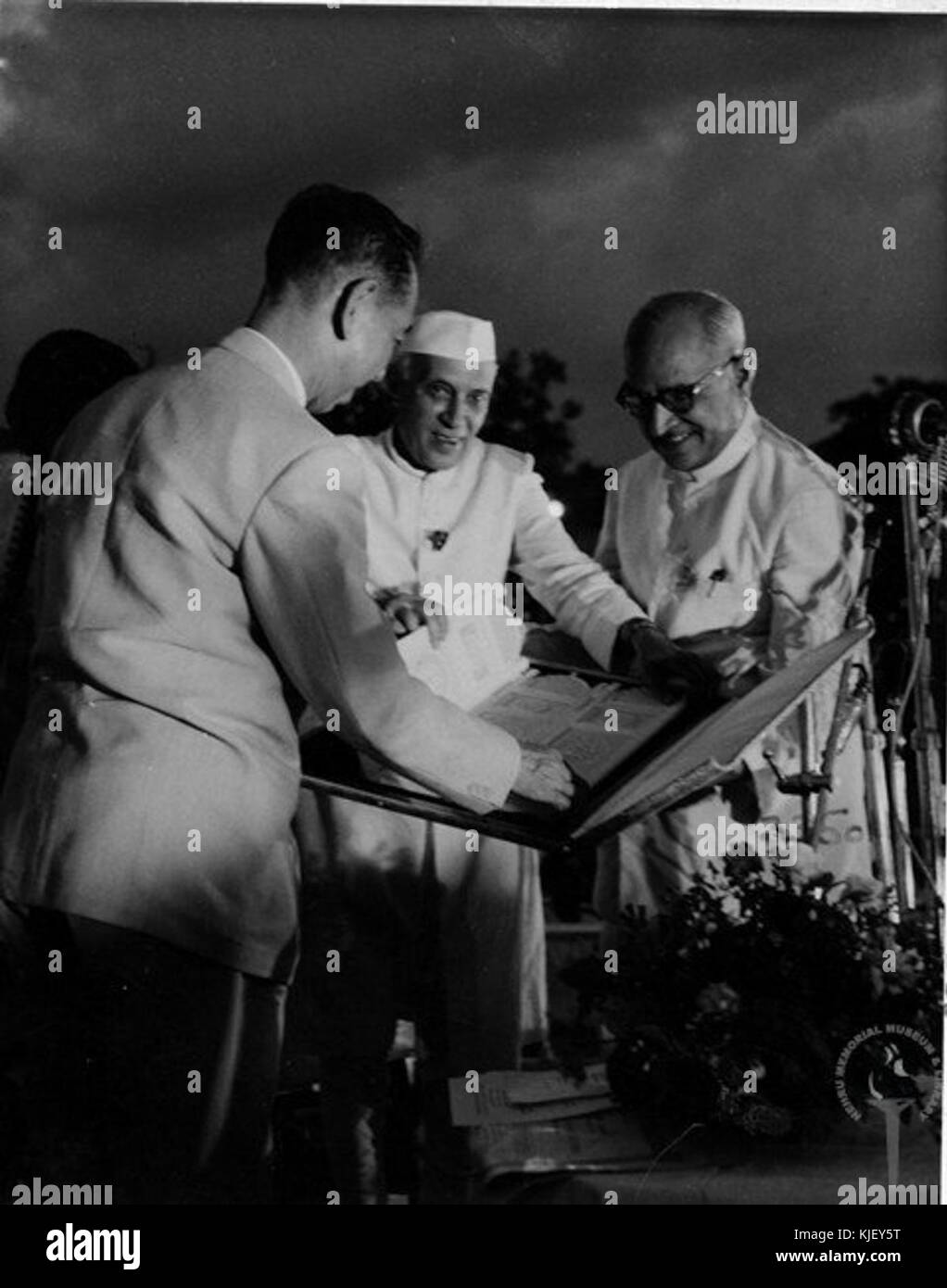 Jawaharlal Nehru presenting welcome address to N. Kishi, Prime Minister ...
