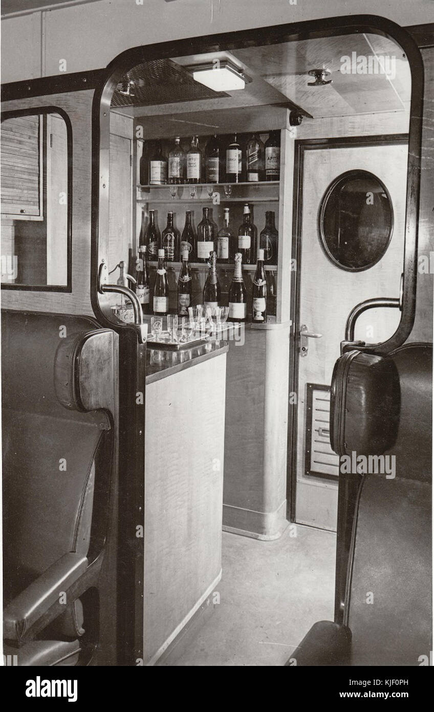 DP Rosaria train bar Stock Photo - Alamy