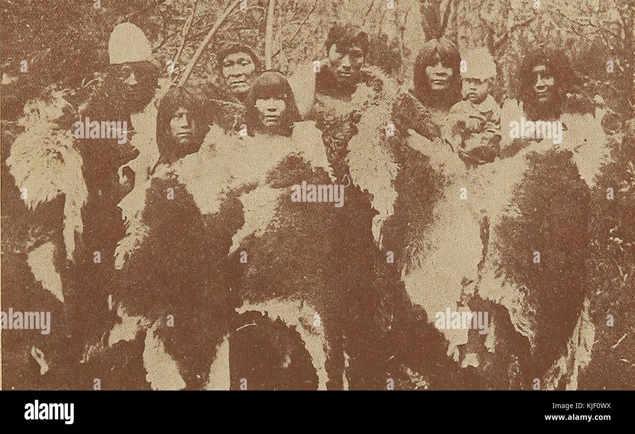 Onas con vestimentas (1938 Stock Photo - Alamy