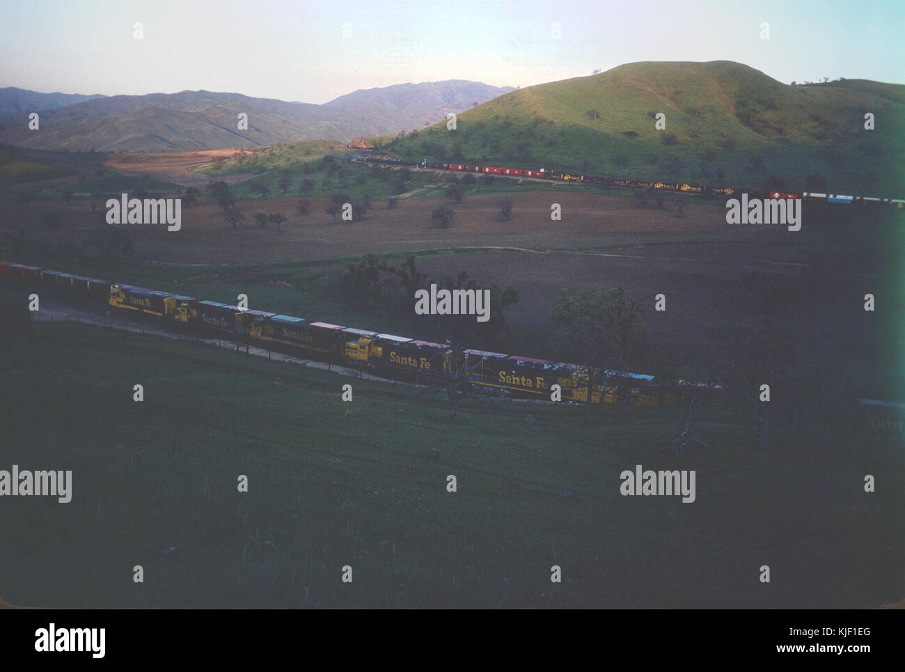AT&SF in the Tehachapis, March 1980 (29086758262 Stock Photo - Alamy