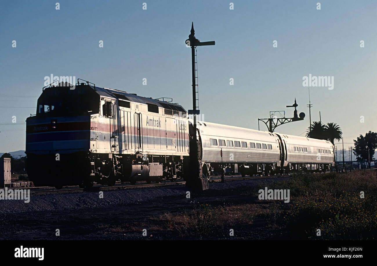 Amtrak F40PHR 289 with a late afternoon San Joaquin eastbound at Port ...
