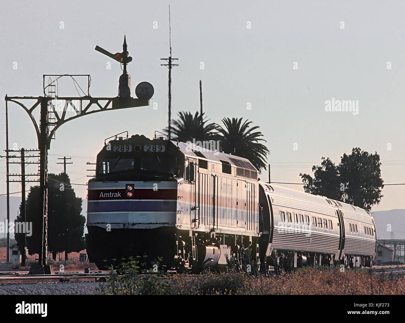 Amtrak F40PHR 289 with a late afternoon San Joaquin eastbound at Port ...