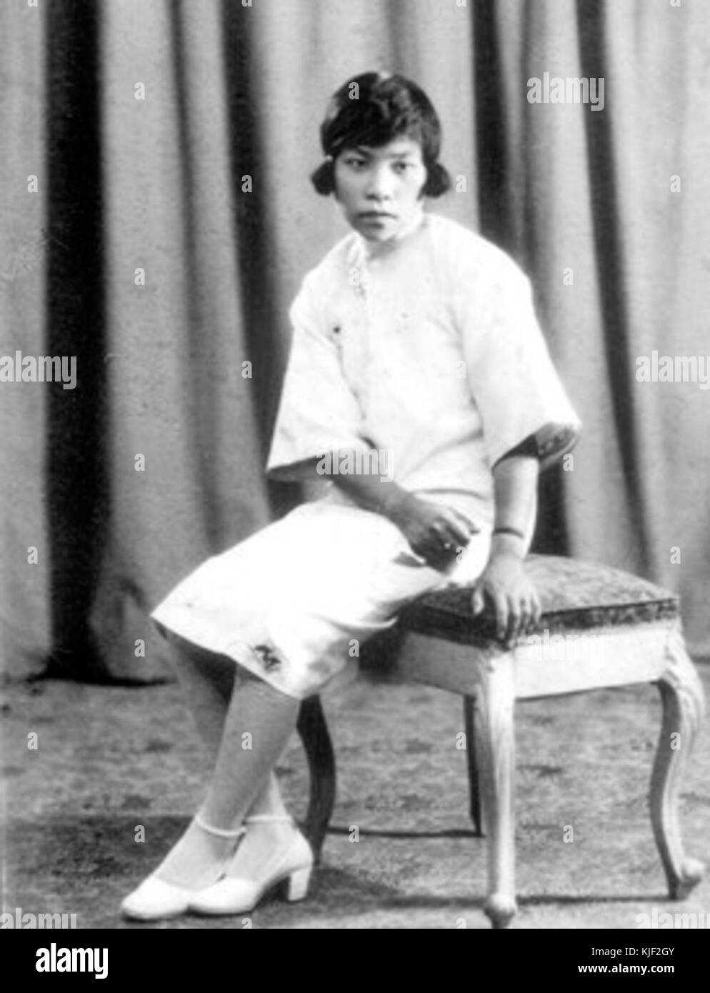 Chinese writer Black and White Stock Photos & Images - Alamy