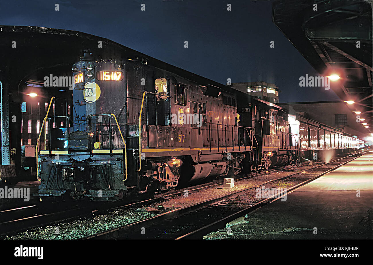 N&W GP9 517 with Train 4, The Pocahontas, Cincinnati, Ohio, September 4 ...