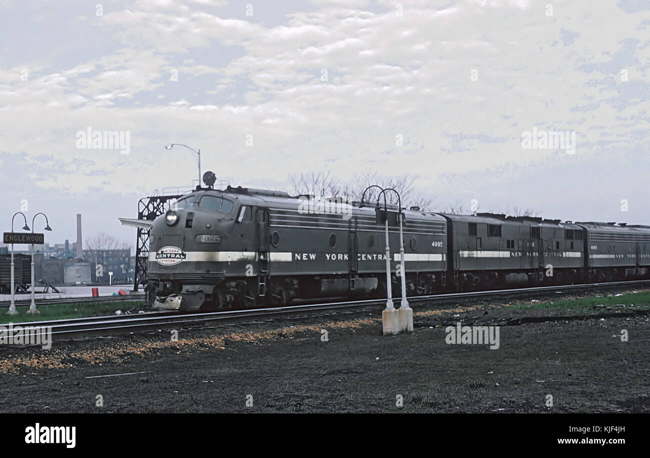 NYC E8A 4095 at Englewood Union Station, Chicago, IL on April 21, 1965 (24713403261 Stock Photo ...