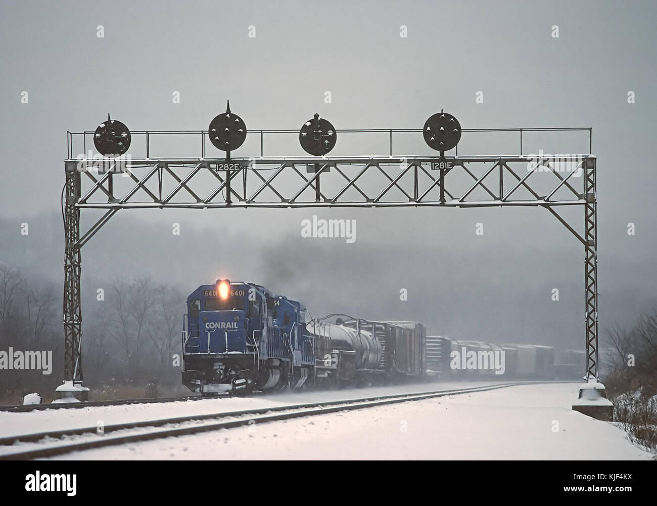 Conrail SD40 2 6401 at Ducannon, PA on November 11, 1987 (25574920135 Stock Photo - Alamy