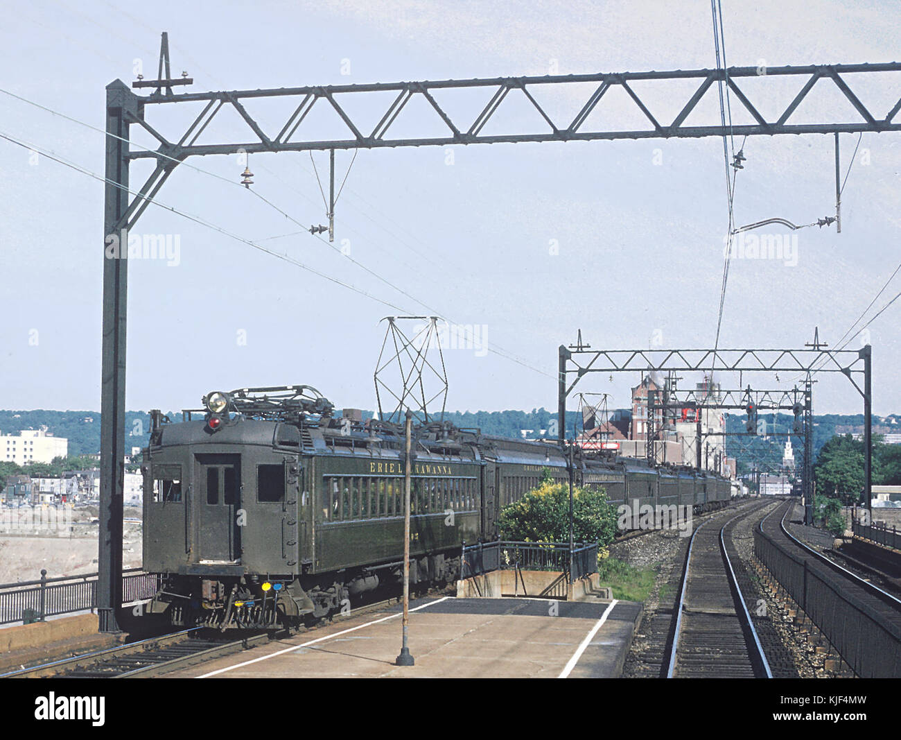 Erie Lackawanna MU train at Orange, NJ taken from Pullamn Lackawanna on ...