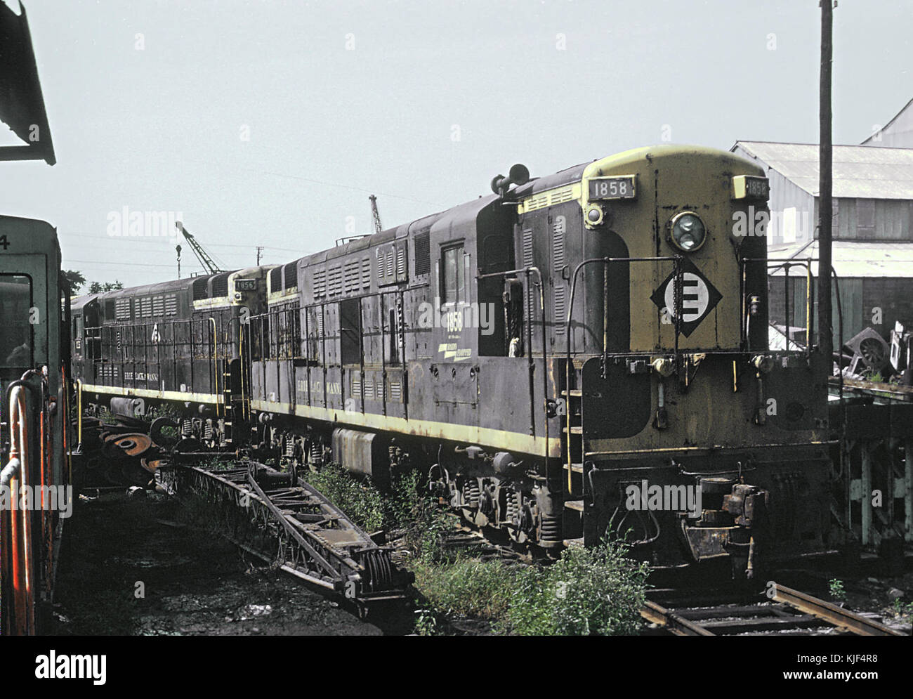 Erie Lackawanna 1858 (Fairbanks Morse H24 66 Trainmaster) at Streigel's in Baltimore, MD on ...
