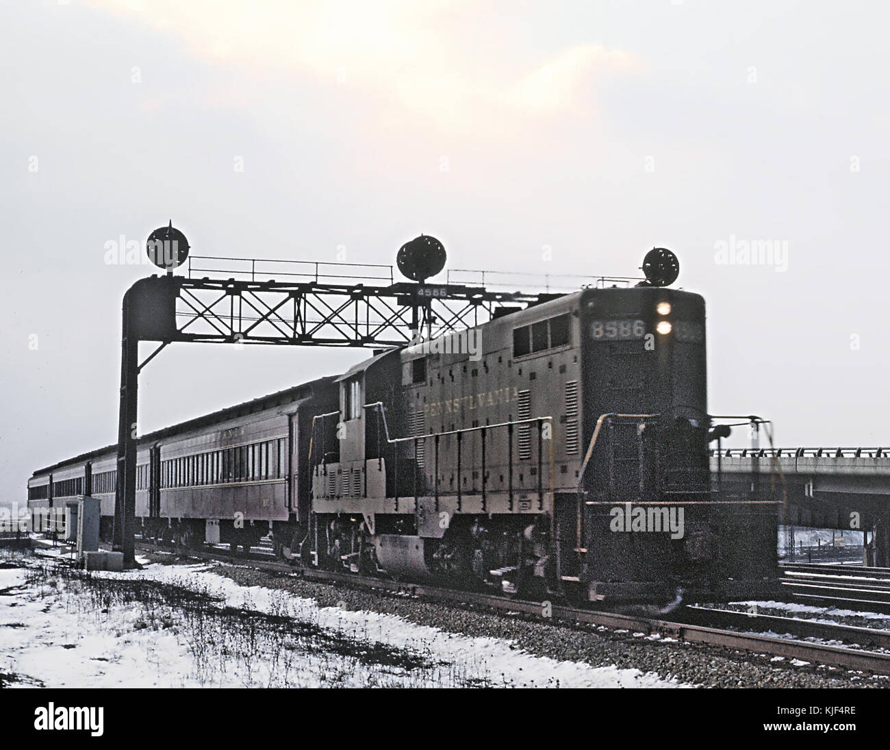 PRR 8586 (GP7) at 75th and Skyway, Chicago, IL with an inbound ...