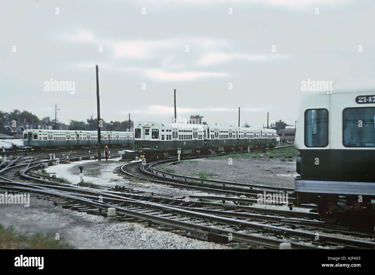 CTA terminal at Cicero Berwyn in Cicero, IL. Note both paint schemes ...