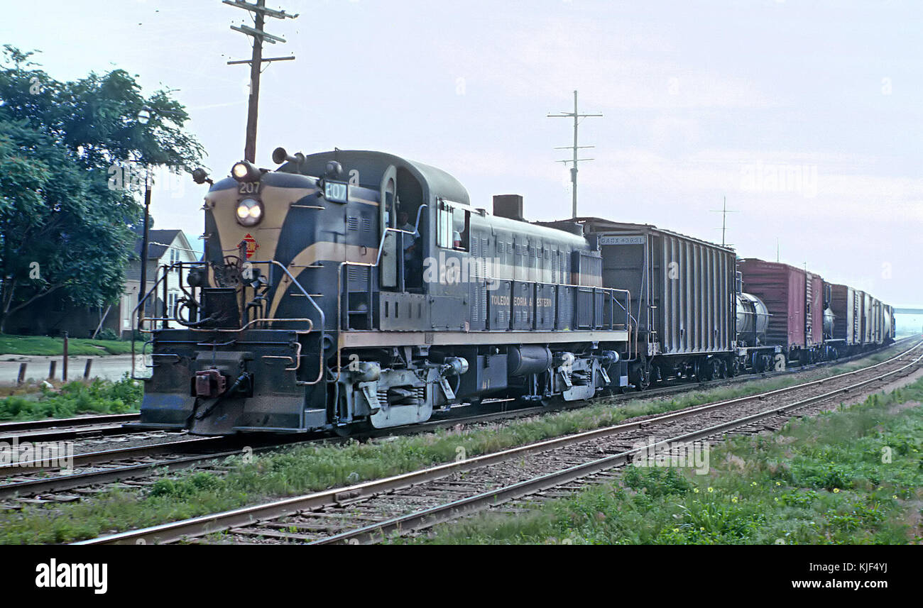 Toledo, Peoria and Western Alco RS3 207 making a transfer run from its ...