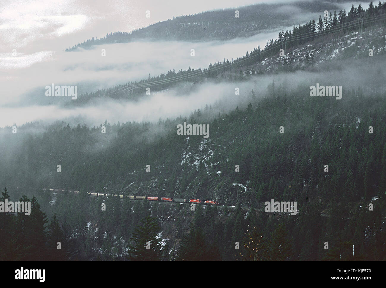 Canadian pacific railway tunnel hi-res stock photography and images - Alamy