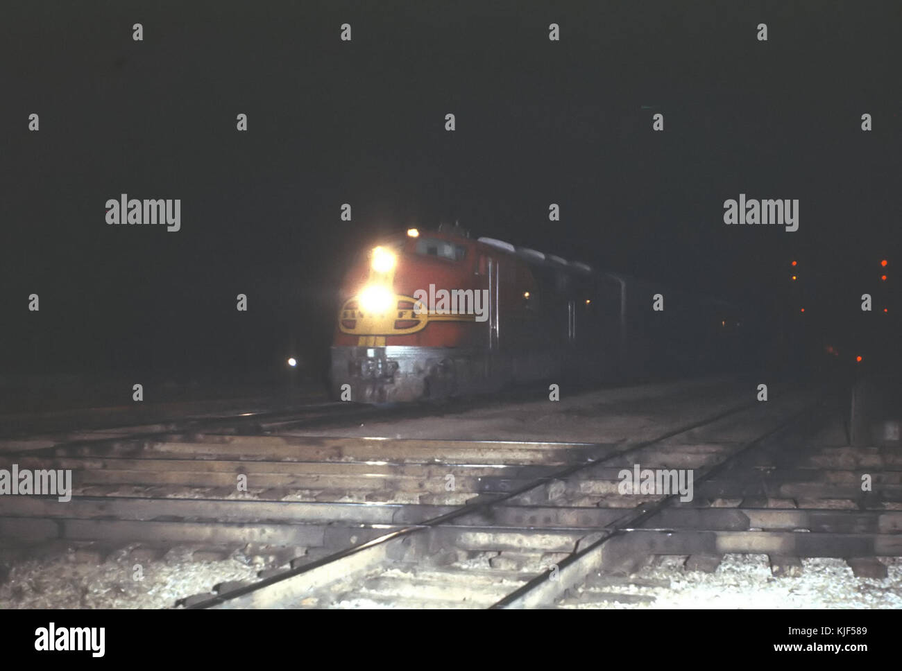 ATSF E6A with Train 12, The Chicagoan, approachig CRI&P crossing at ...