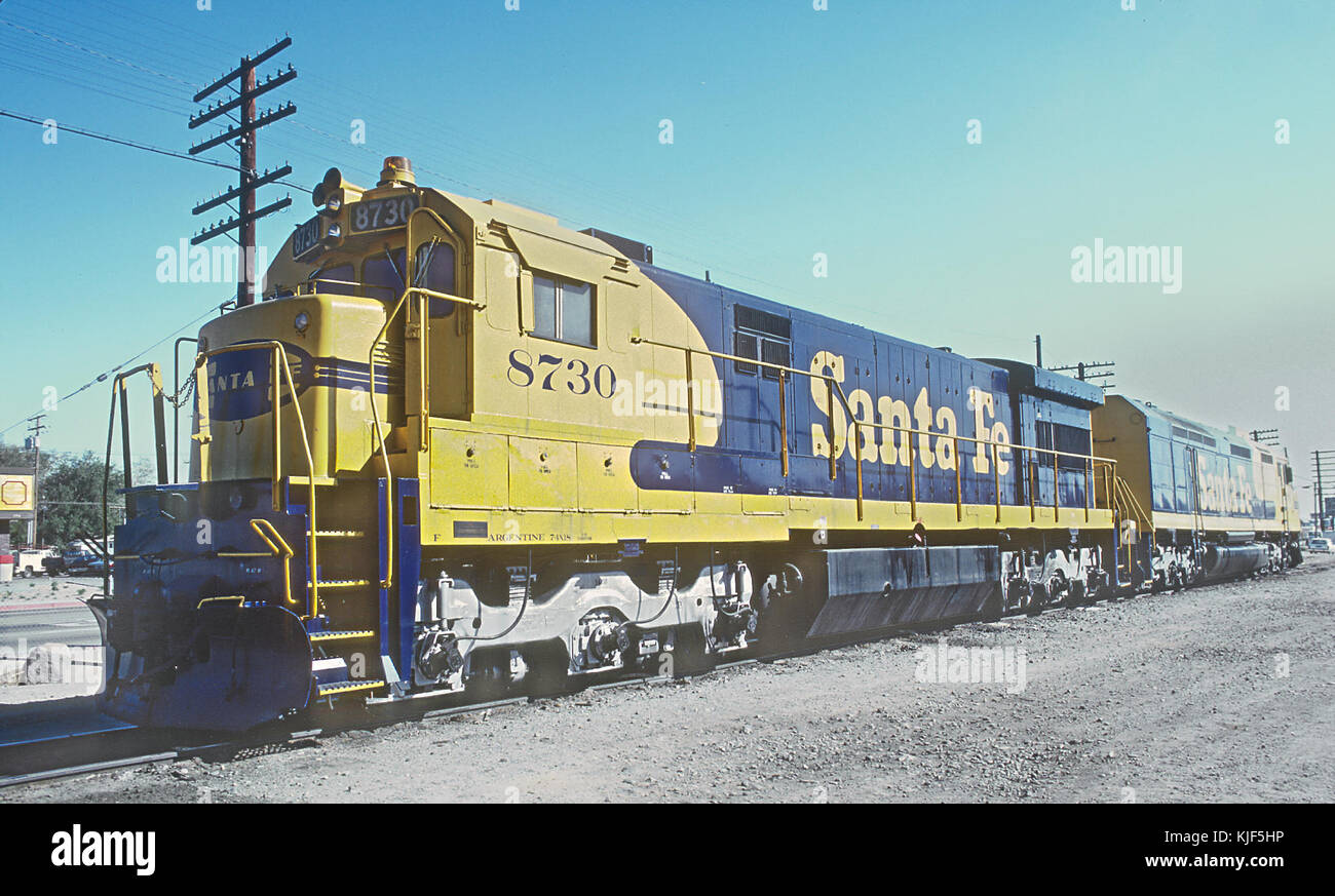 AT&SF FP45u 5991 and U36C 8730 in Mojave, CA in October 1983 4 Photos ...