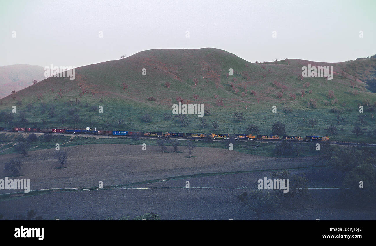 AT&SF in the Tehachapis, March 1980 (29115053801 Stock Photo - Alamy