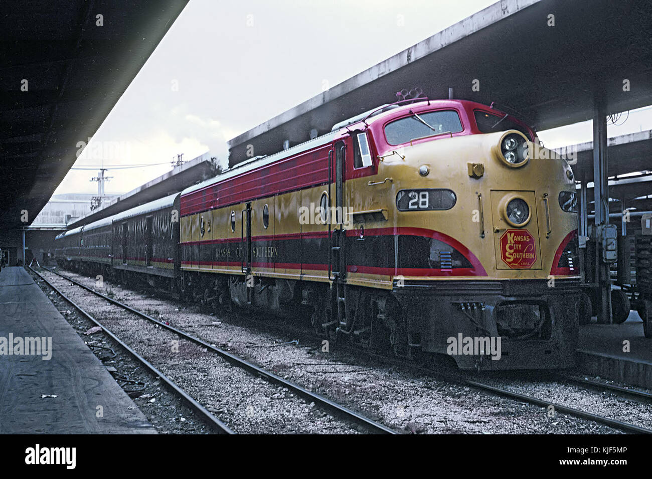 L&A (Louisiana and Arkansas Railway) Train 10, The Flying Crow, at New ...