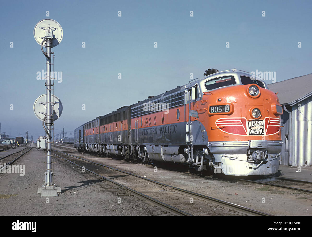 WP F7A 805D with Train 18, The Caliifirnia Zephyr awaiting departure from Middle Harbor (yard ...