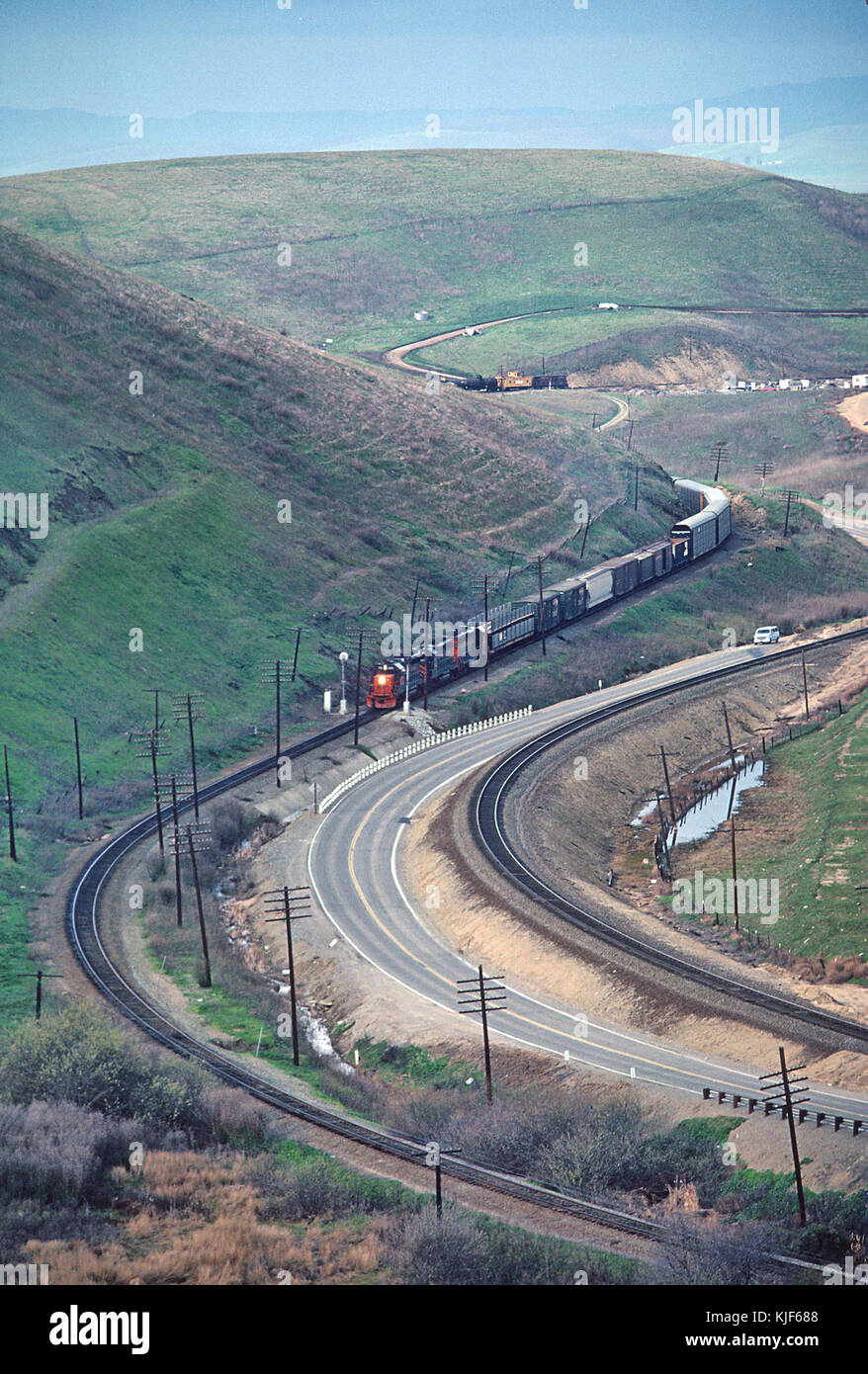 Western Pacific on Southern Pacific trackage in Altamont Pass, CA in ...