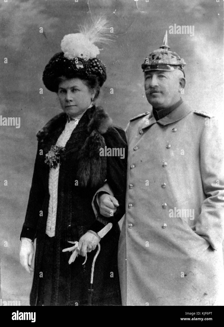 Georg von Rode als General mit Ehefrau (1910 Stock Photo - Alamy