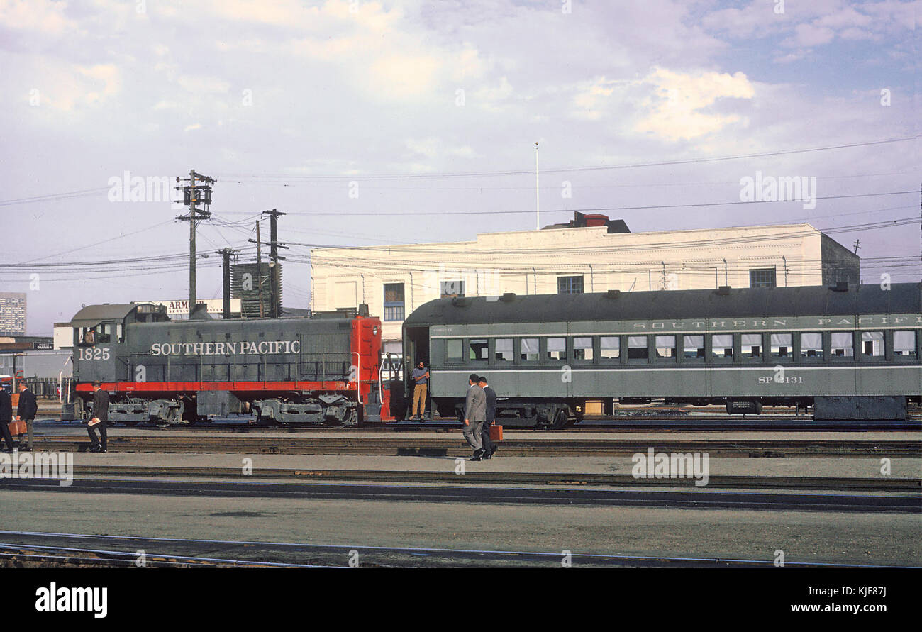 SP 1825 Alco S 4 pulling out commuter train from SP depot, San ...