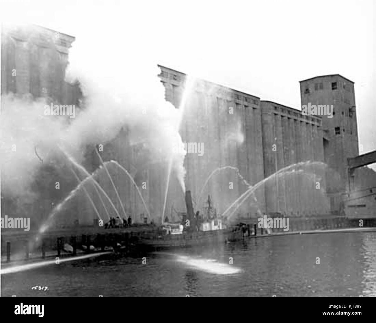 Fireboat Orion Battling a fire at a Vancouver grain elevator a Stock ...