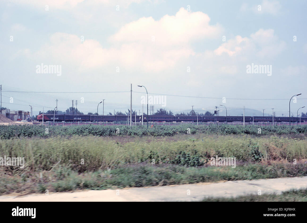 N de M Train 64 just north of Valle De Mexico yards, Tlannepantla ...