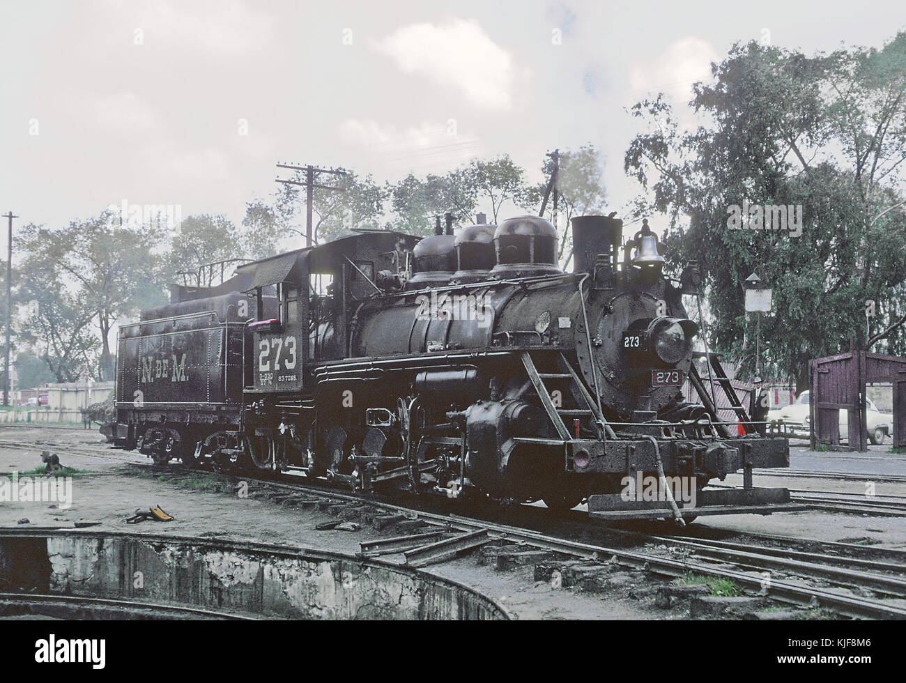 Looks like Roger Puta watched NdeM narrow gauge 2 8 0 273 working in San Lazaro yard, Mexico ...