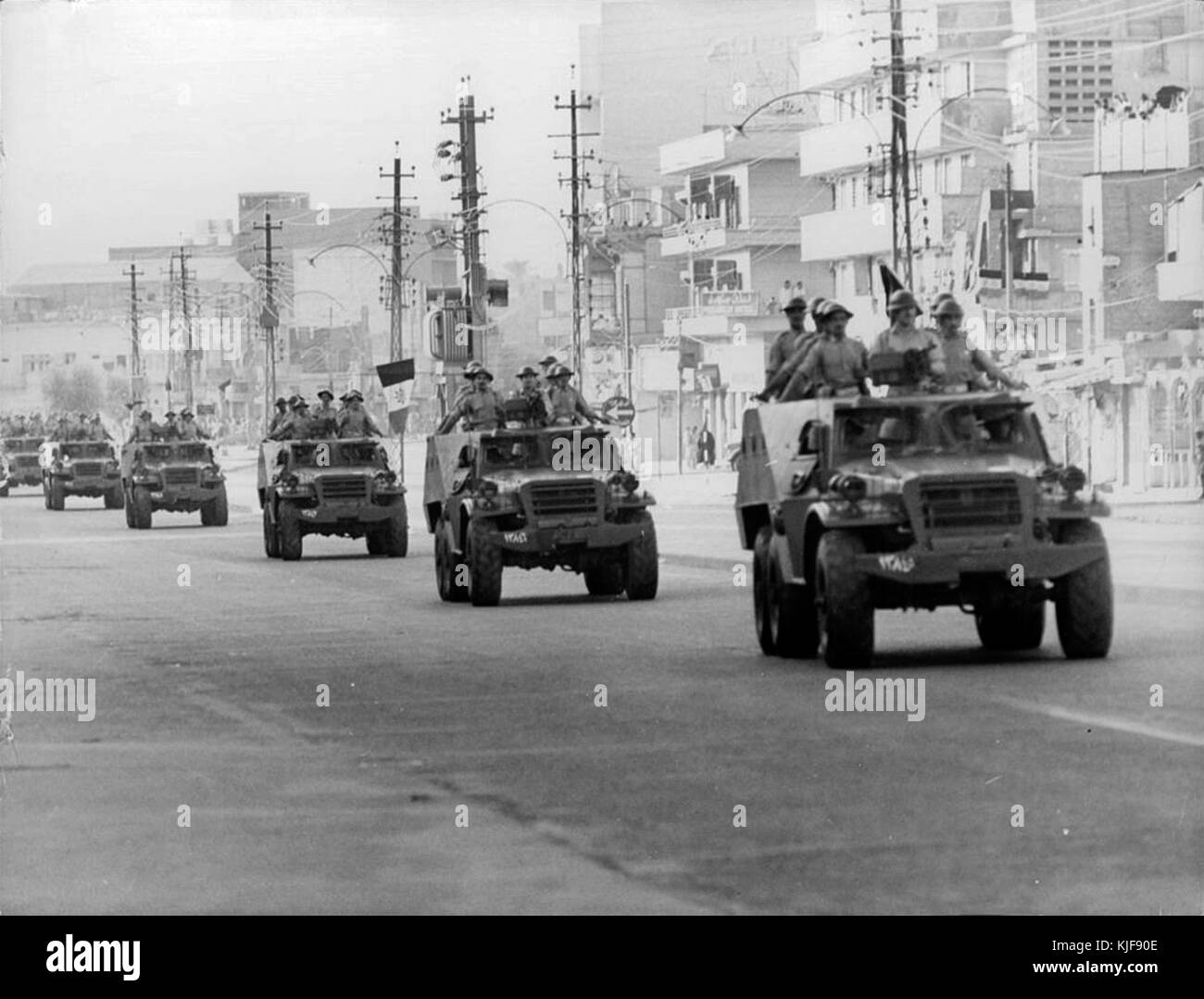 Iraq war military vehicles hi-res stock photography and images - Alamy