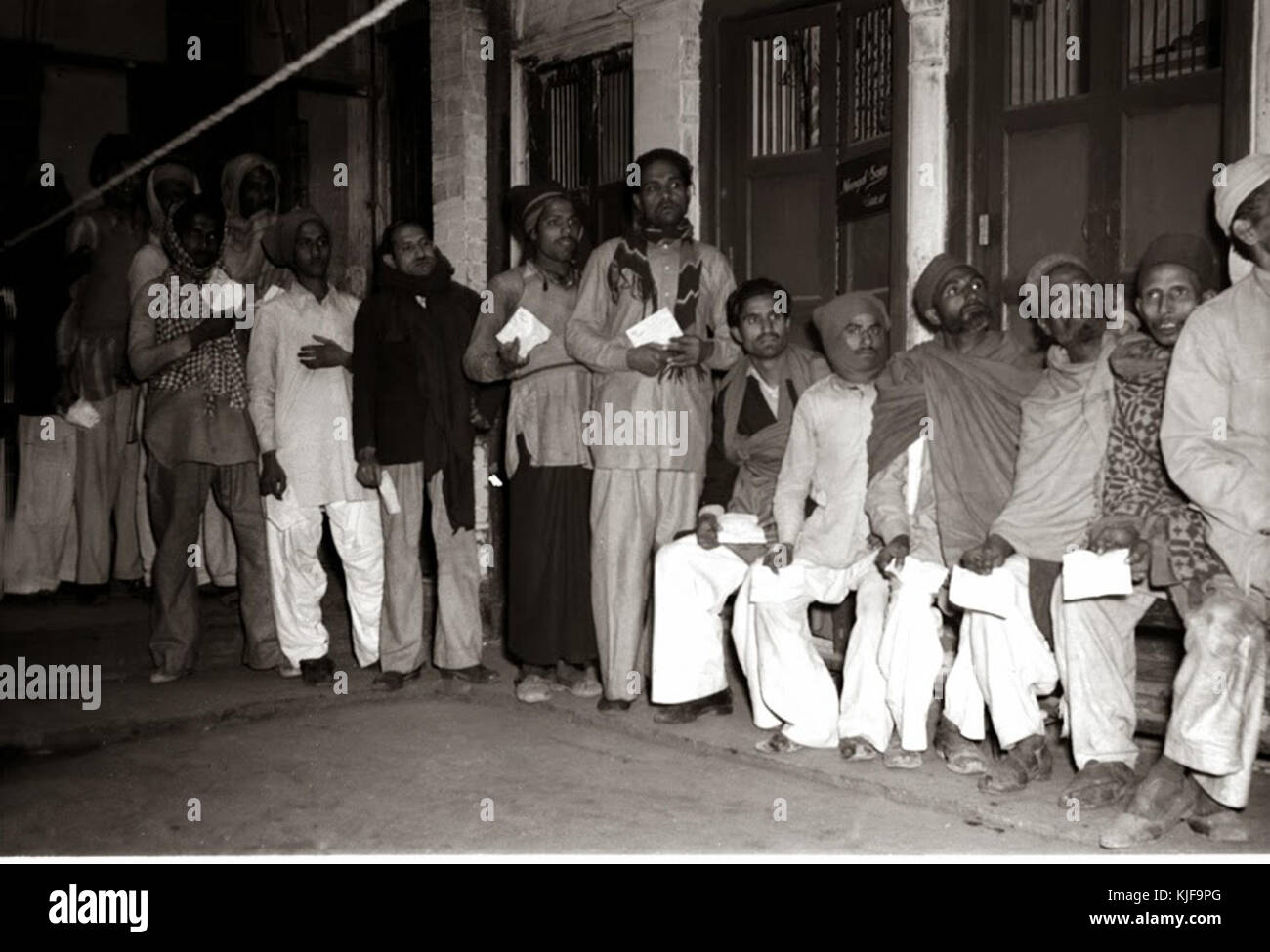 Queue polling station old hi-res stock photography and images - Alamy