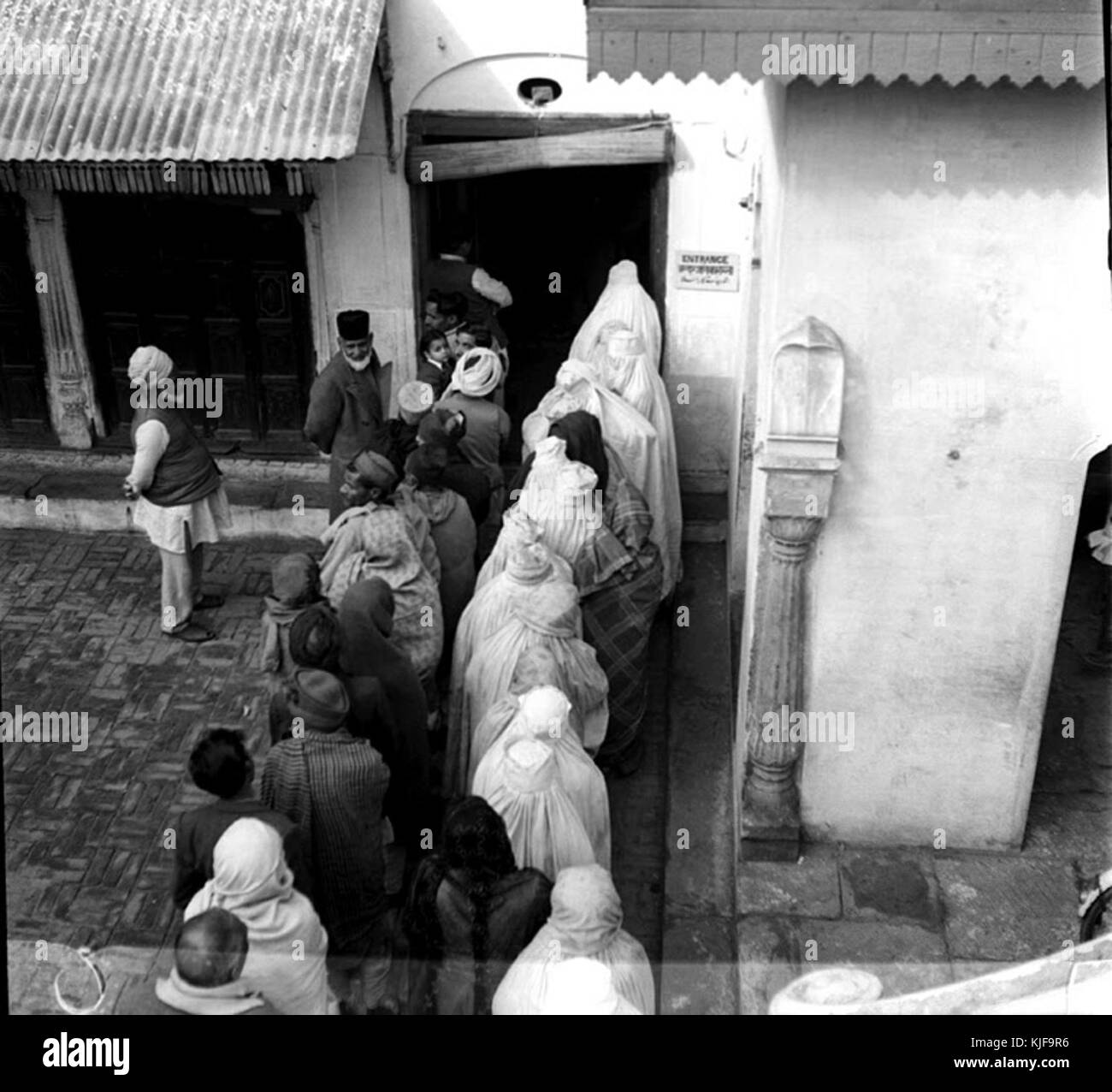 Muslim women in 1952 hi-res stock photography and images - Alamy