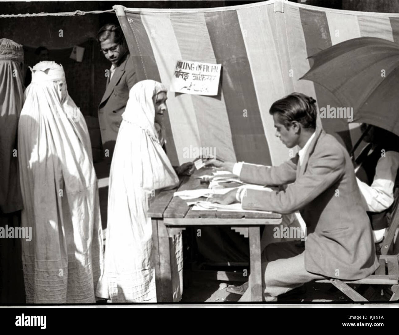 Polling booths india hi-res stock photography and images - Alamy