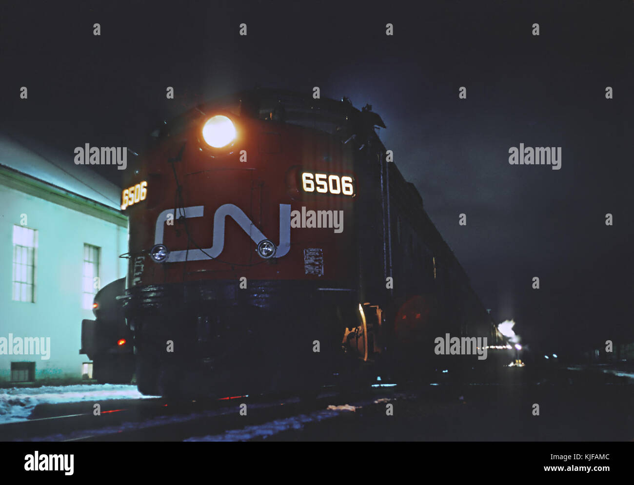 Cn train at jasper hi-res stock photography and images - Alamy