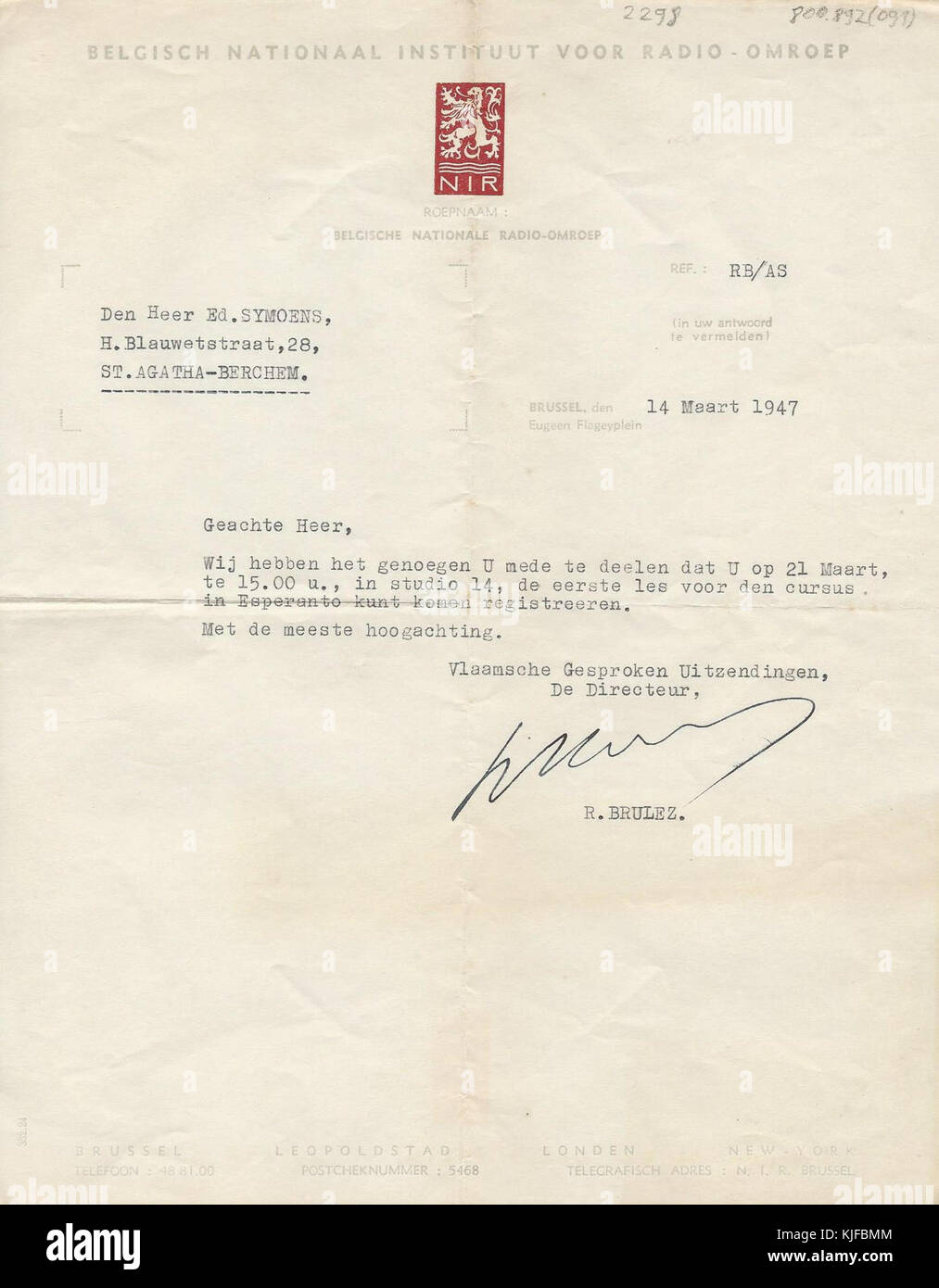 Listening to world radio hi-res stock photography and images - Alamy