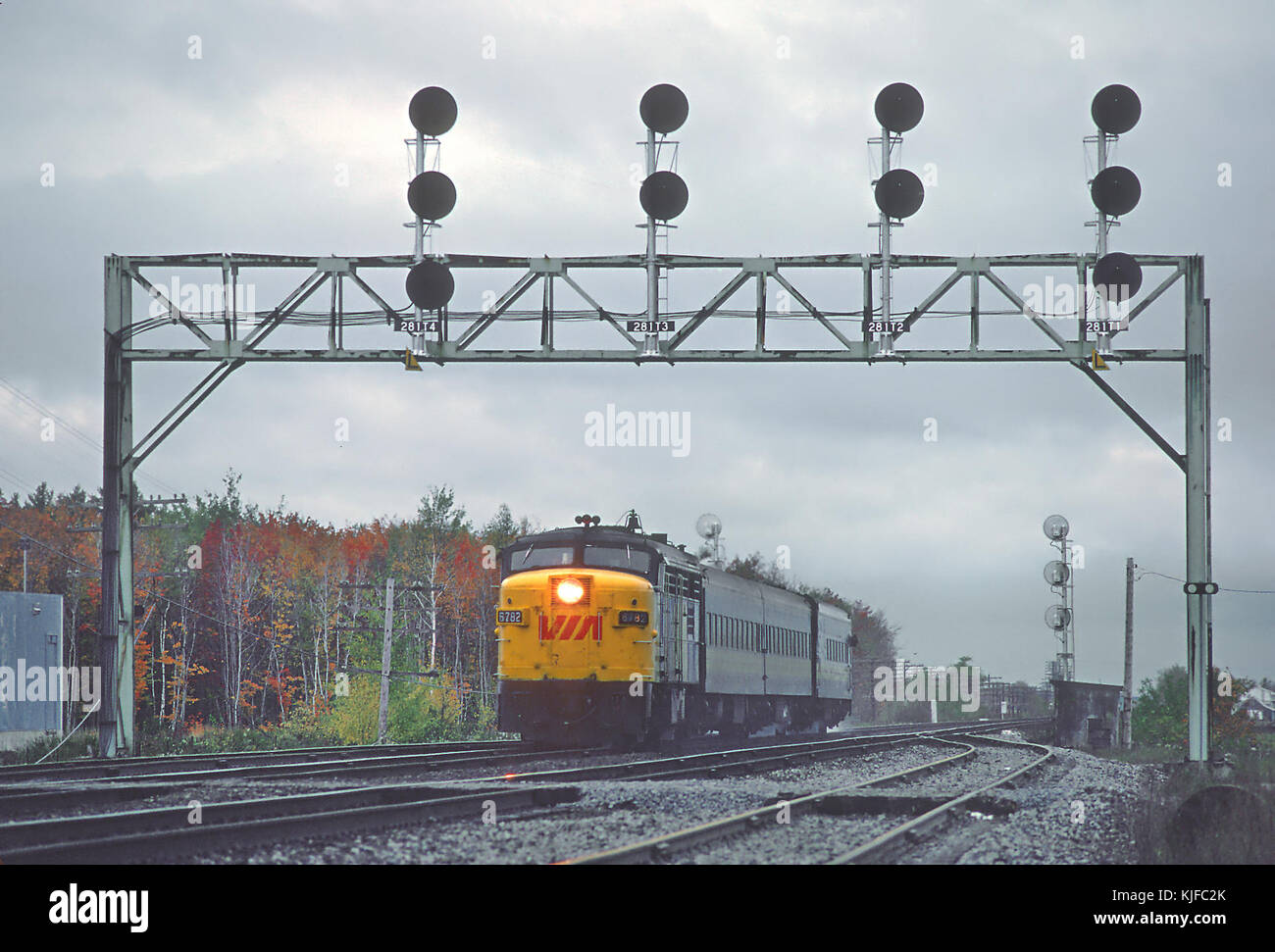 VIA 6782 signals 281T1 to T4 eastbound at Cedars West, QC in October ...