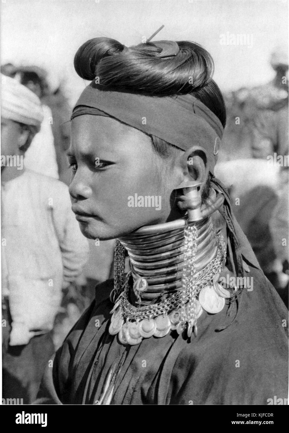 Padaung girl in Pekong Stock Photo - Alamy
