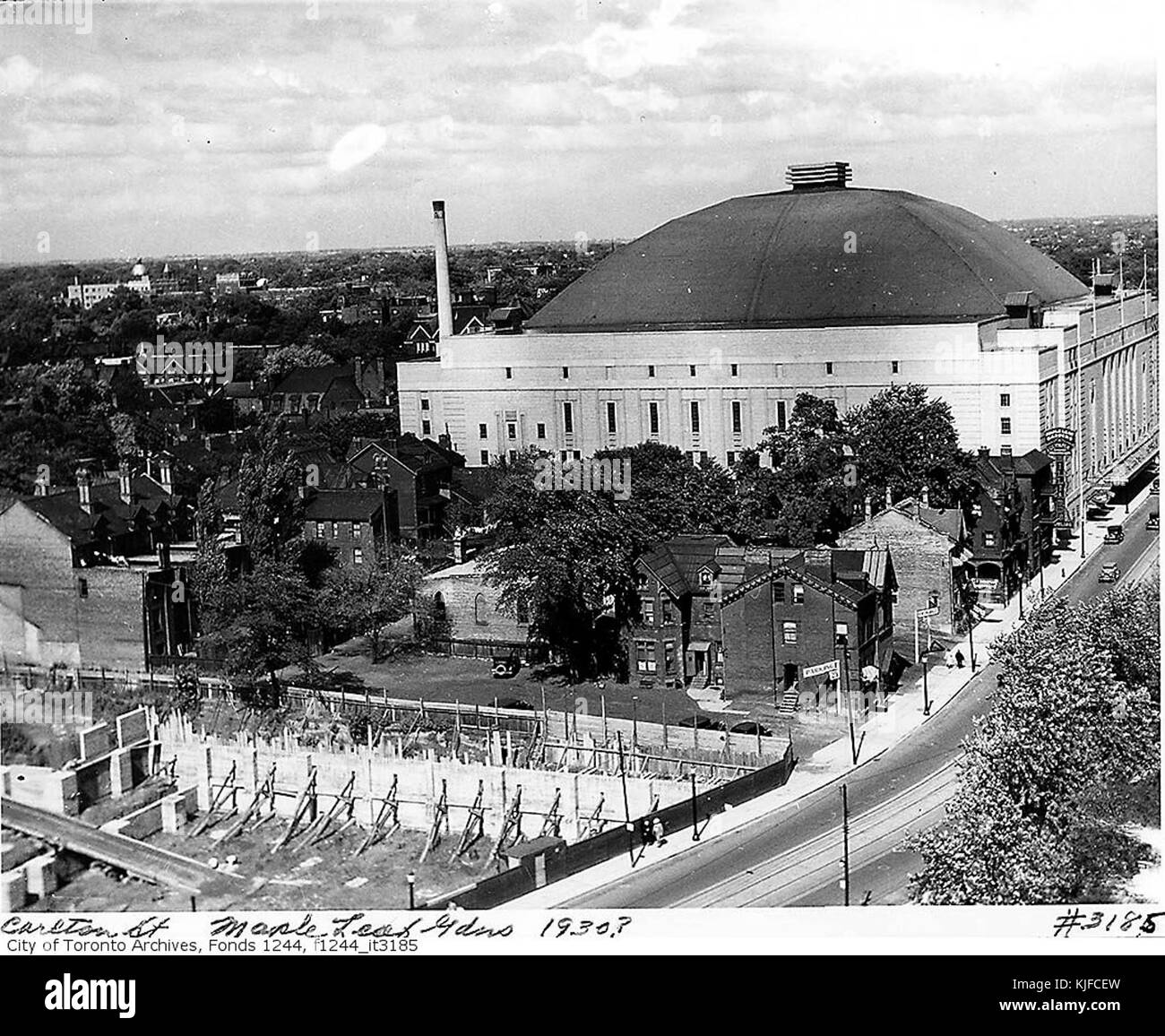 Carlton Street and Maple Leaf Gardens, c.1934 Stock Photo - Alamy