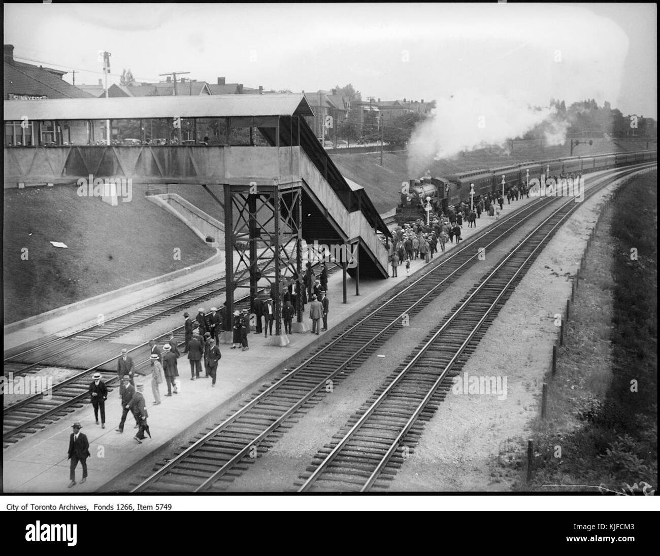 Sunnyside station hi-res stock photography and images - Alamy