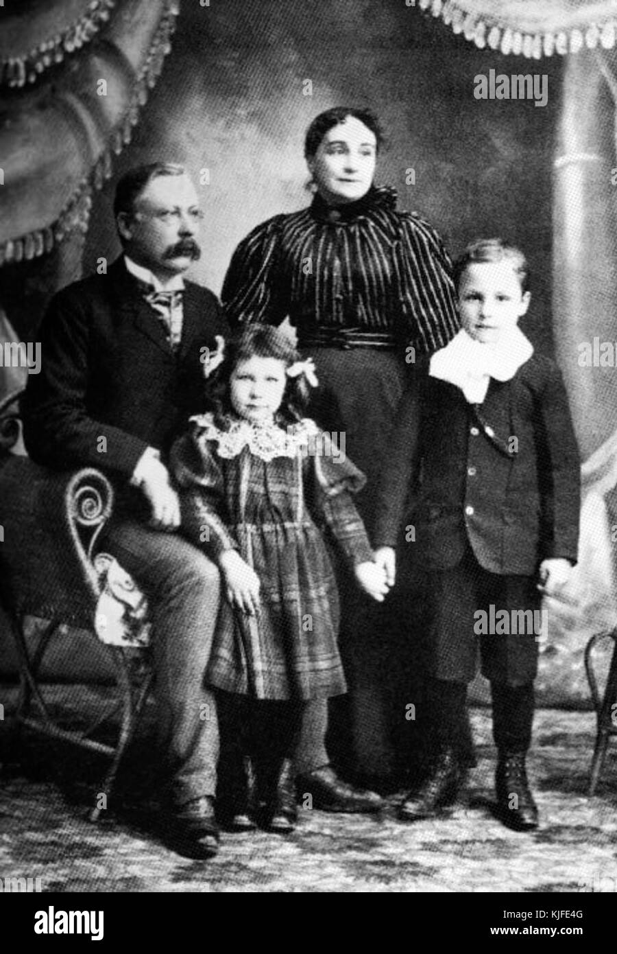 Nostalgic ancient family photo Black and White Stock Photos & Images ...