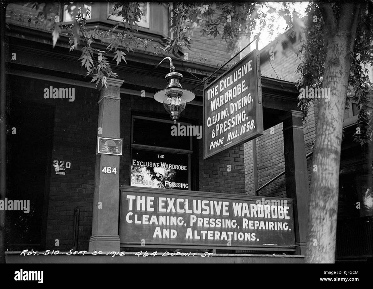 Sign and light at 464 Dupont Toronto Stock Photo - Alamy