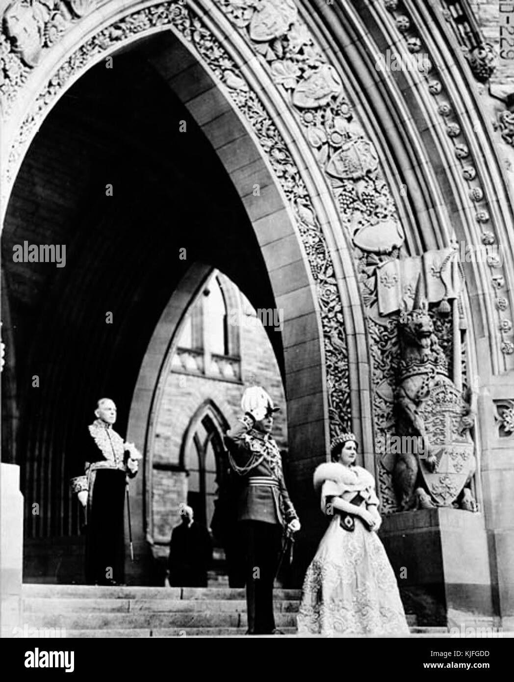 Crown king queen royal Black and White Stock Photos & Images - Alamy