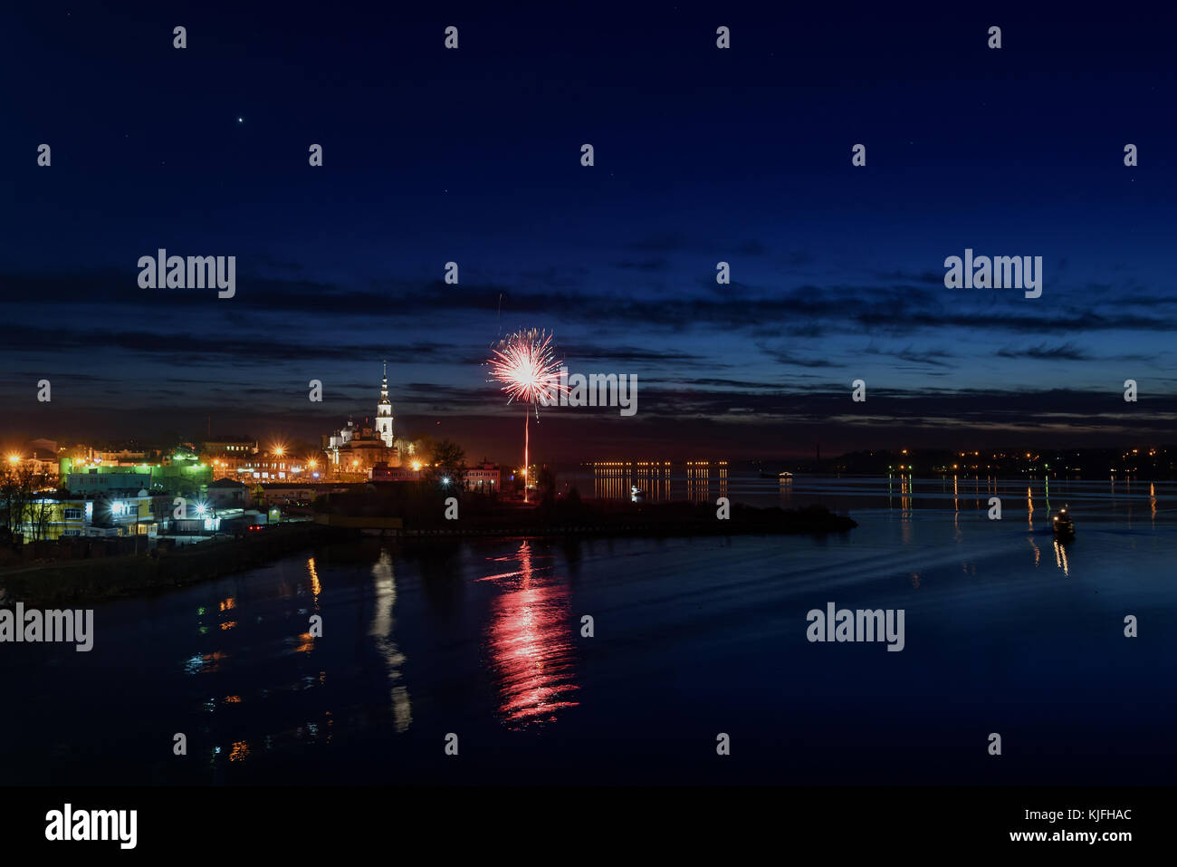 Fireworks with reflection on water hi-res stock photography and images ...