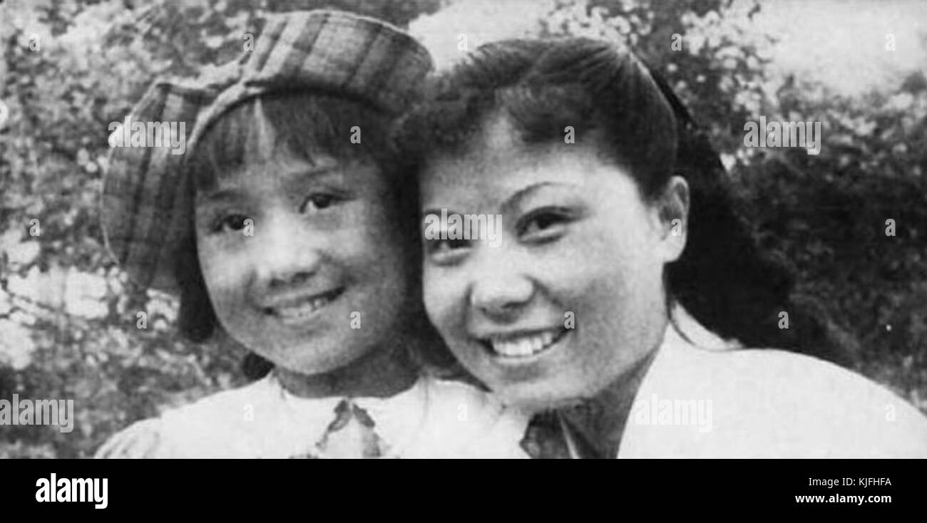 Qiuxia gong and rongrong hu 1937 Stock Photo - Alamy